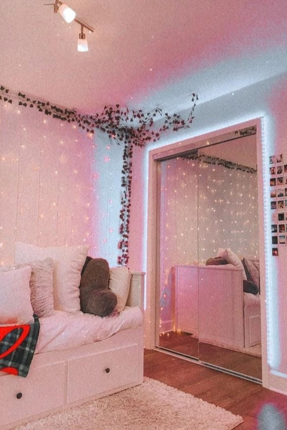 Vaporwave Room Ideas - Get inspiration and advice to decorate your room