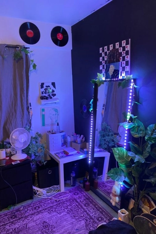 Vaporwave Room Ideas - Get inspiration and advice to decorate your room