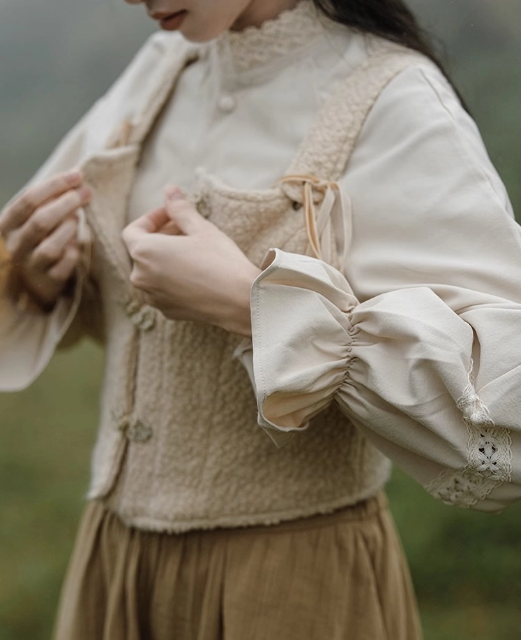 Apricot Buttoned Vest | The Other Aesthetic